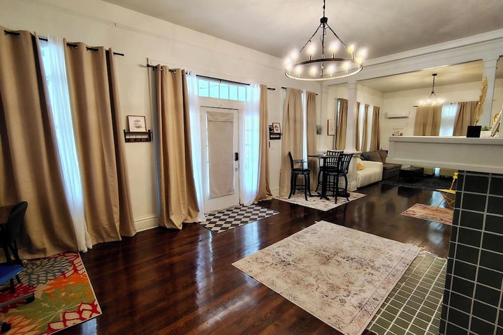 Charming Corner Historic Updated House In Camden - Camden, AR