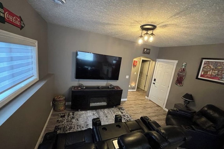 2 Bedroom 1 Bathroom Man Cave - Grande Prairie