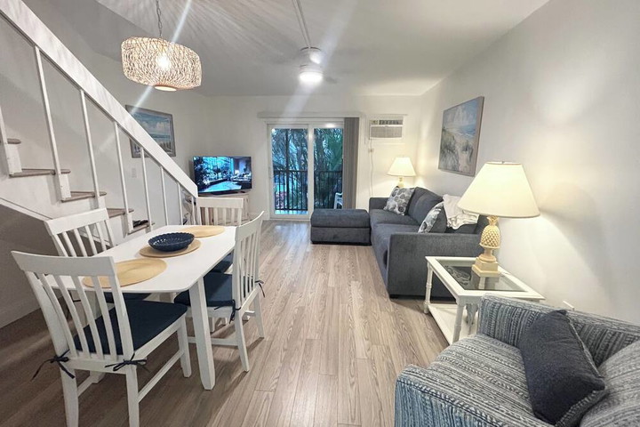 Marco Island Monthly Rental, Renovated 2br Townhome Pool Near Beach - マルコ・アイランド, FL