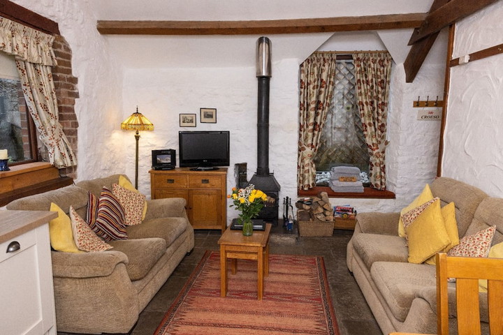 Ivy Cottage - Sleeps 5 Guests  In 2 Bedrooms - Porthcawl