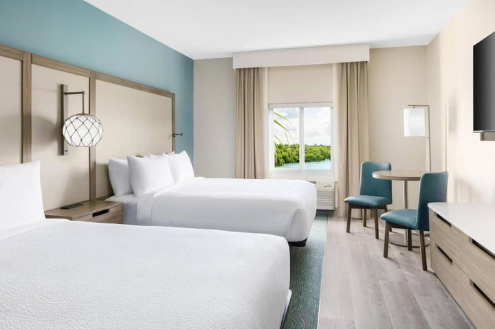 Relax And Unwind! Outdoor Pool, Pets Are Welcome, Free Breakfast! - Key Colony Beach, FL