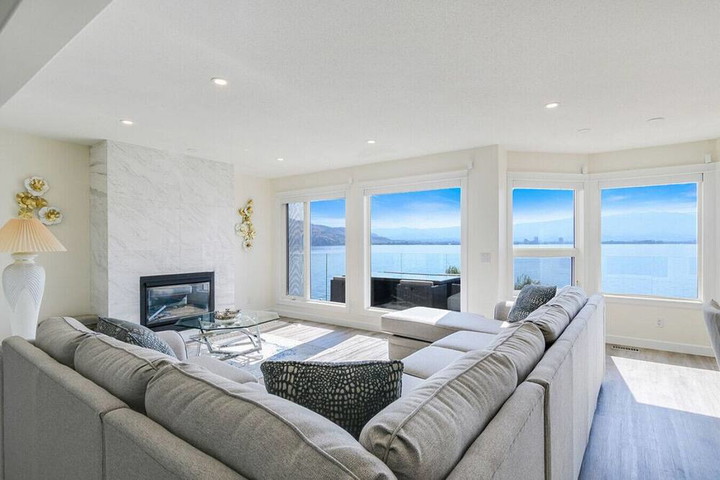 Lux Lakeside Home/private Dock/boat Lift/garden - West Kelowna