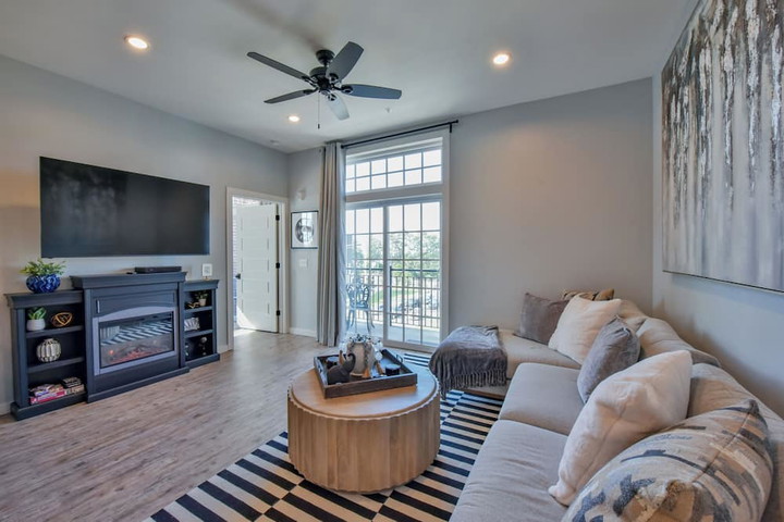 Airavata Corner!  Steps Away From Amphitheater And Downtown! - Tuscaloosa, AL