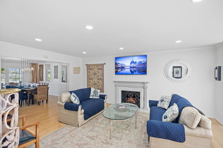 Athena Aquatic Retreat At Lake Mission Viejo - Large Pool Home - Lake Forest, CA