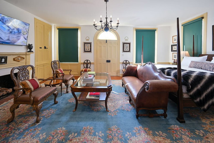Historic Downtown 3br In Natchez With Pool, Wifi, And Parking. - Natchez, MS