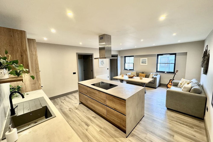 Barn, Large Entertainment Space +Hot Tub, Sleeps 6 - Aberfoyle
