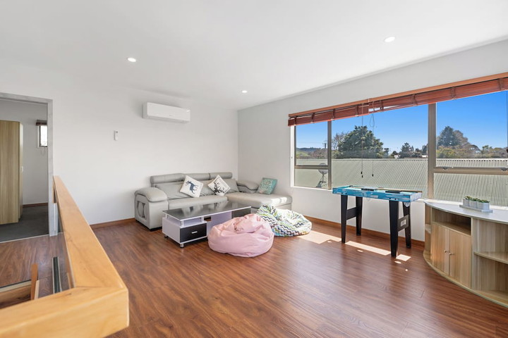 Beautiful Lakeview & 6 Bedrooms & 3 Bathrooms & Renovated & Close To Rotorua Cbd - Rotorua