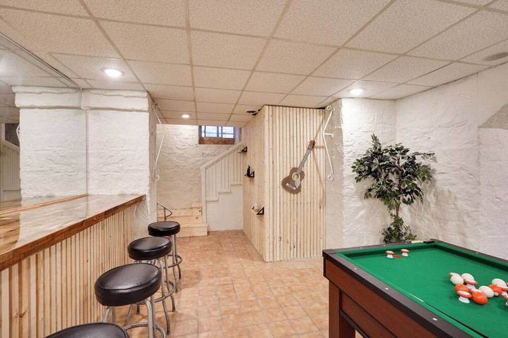 Spacious Downtown Home  Pool  Walk To River & Attractions - Wisconsin Dells, WI