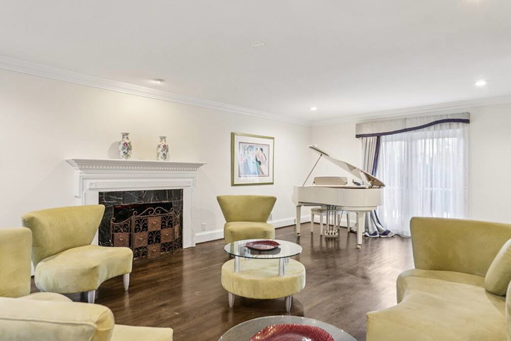 Upscale Bethesda Home  Pool, Piano & Bar - Bethesda, MD