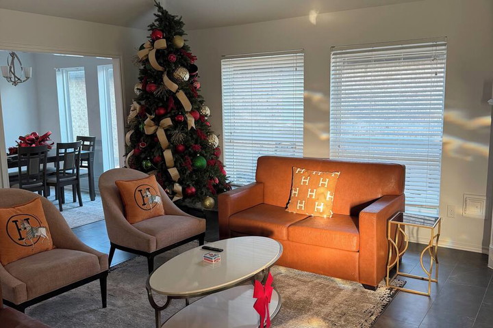 Luxurious, Peaceful, & Fun 4-bedroom House With A Game Room In Charming La Porte - Pasadena, TX
