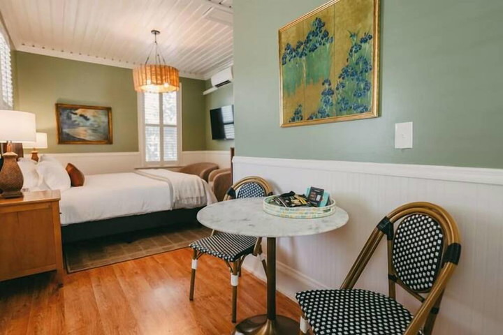 Swank Suites + Private Porch Patio - Ashland, OR