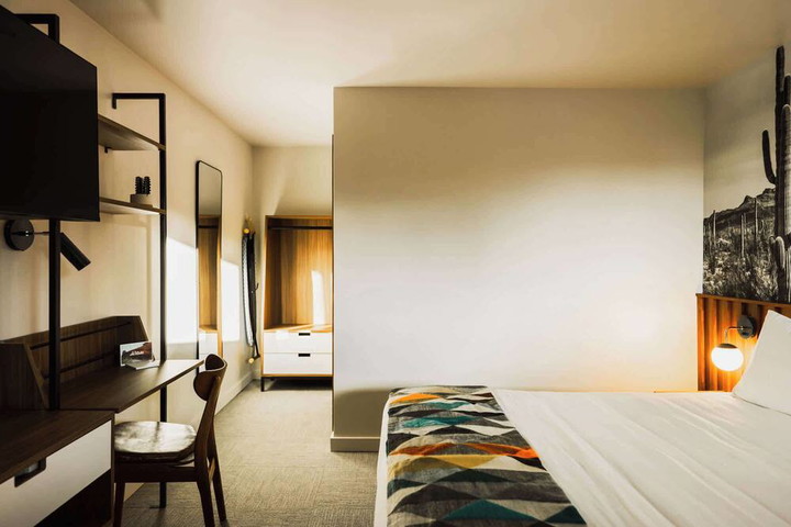 Midnight Cactus Room | La Vista Motel | 203 - Okinawa