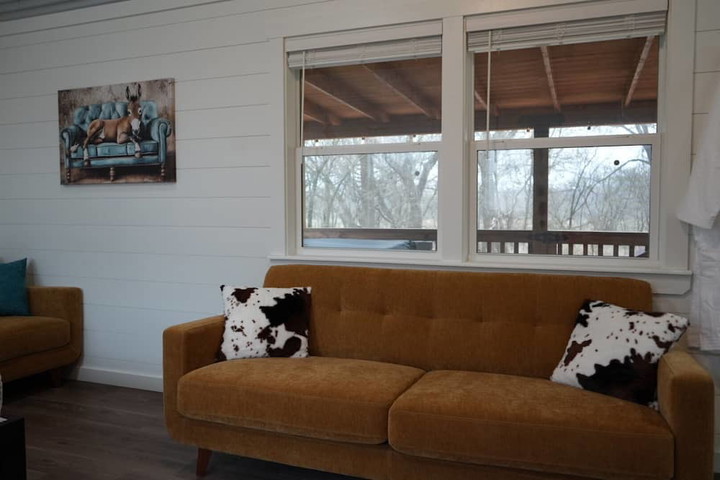 New! Private 4-acre Cabin: Hot Tub & King Bed Near Lake Murray & Casinos. Clean! - Lake Murray, OK
