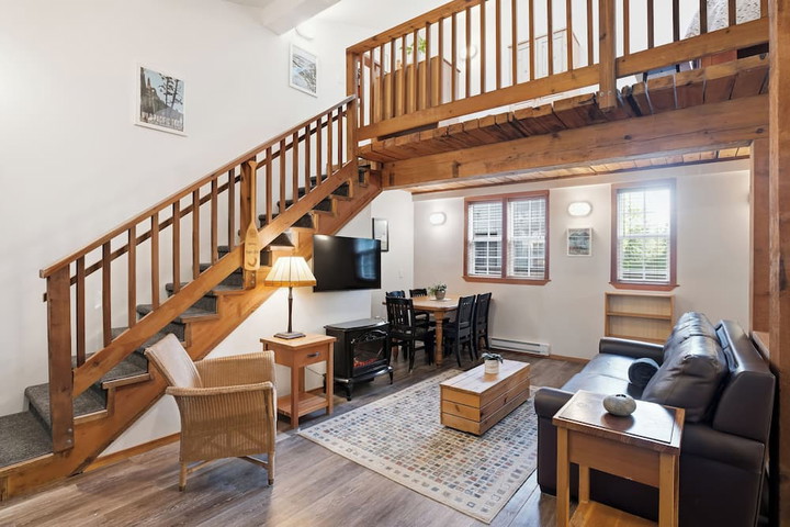 Hot Tub ~ Loft With Eagle's Nest Above! Eagle's Nest - Ucluelet