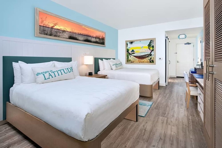 2 Welcoming Rooms | Steps From Times Square & Pier | Pool, Spa + Beachfront - Sanibel Island, FL