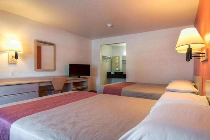Ms6 San Dimas|1 Full Bed | Ada/tub - La Verne, CA