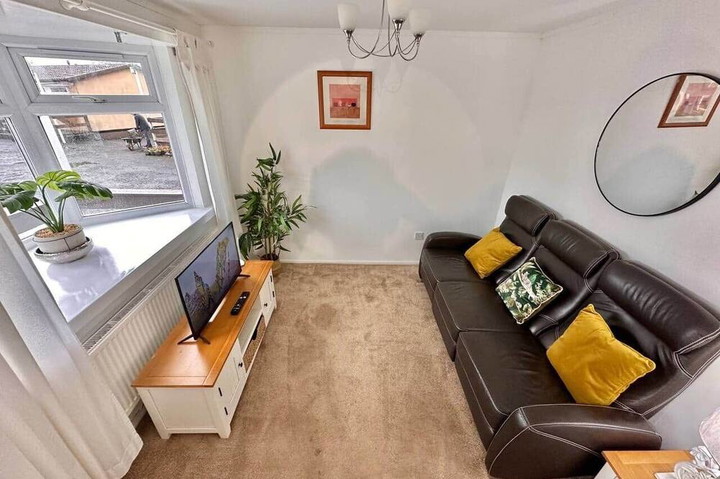 Semi-detached 1-bedroom Chalet - Glasgow