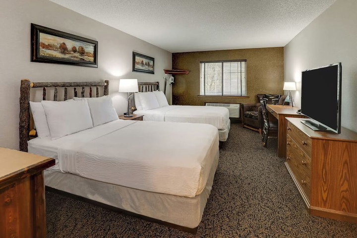 Escapade Into The Past - Rustic Charm With Modern Perks | 2 Units - Saint Joseph, MO