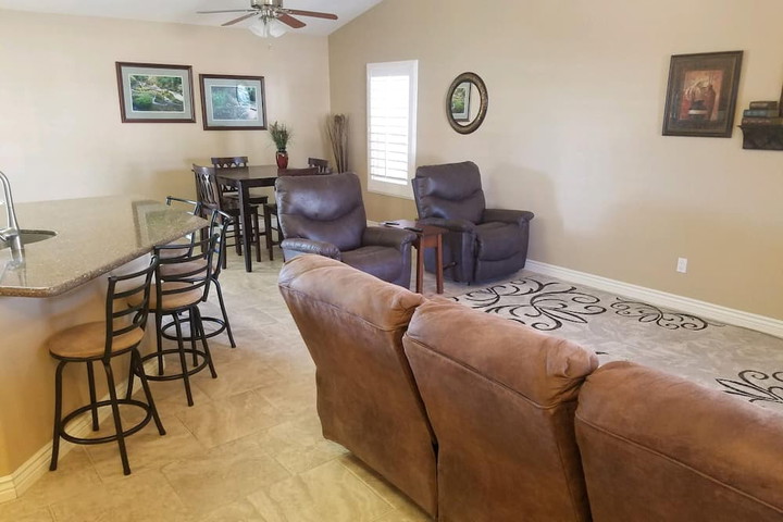 Beautiful 3 Bedroom Home- Golfing, Casinos And Sun!!! - Mesquite, NV