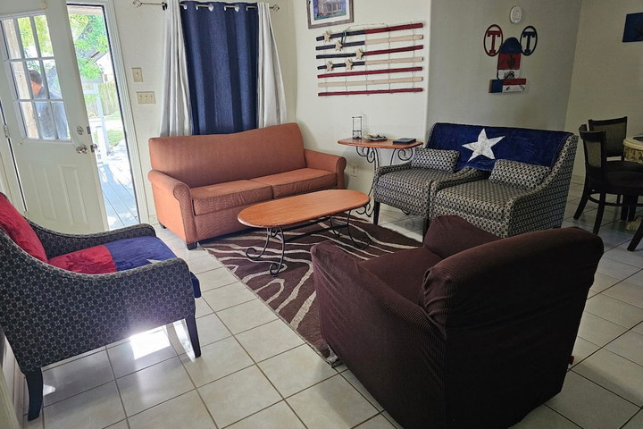 Texas Themed Cabin With A Shared Fishing Pier Not Waterfront - Arroyo City, TX
