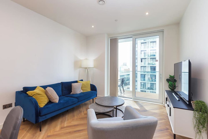 Light-filled Living - One Bedroom Apartment, Sleeps 2 - Salford