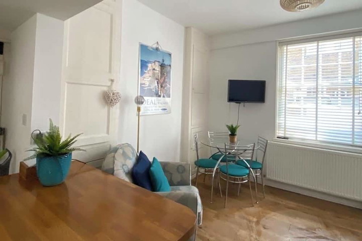 Nelson Cottage. A Stones Throw From The Beach - Deal