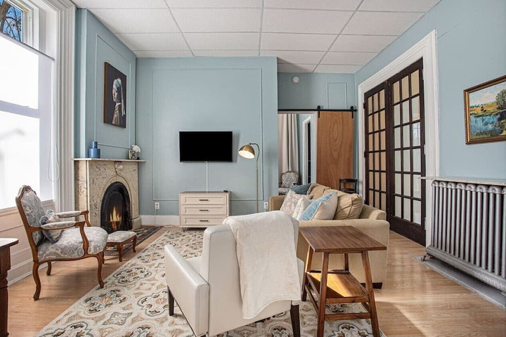 Elizabeth`s Entire Apt @ Historic Mccormick House - Bay City, MI