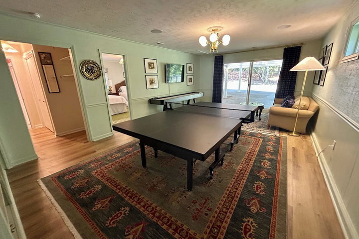 Pool-sleeps 20-stylish- 5 Mins To Downtown Southern Pines- Close To Pinehurst - North Carolina