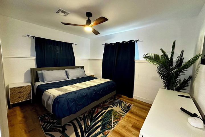 Peacock Villa 8 Bdr 4 Bath 14 Beds Pool & Spa - Las Vegas