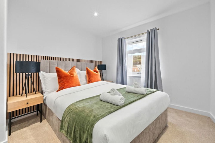 2-bed House Greenock - Free Street Parking - Close To Clyde Shipyard - Gourock