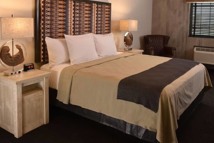 Deluxe King Suite In Stoney Creek Broken Arrow! Free On-site Parking - Broken Arrow, OK