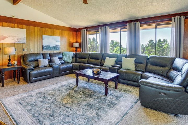 Westport Retreat W/ Pool Table: Walk To State Park - Westport