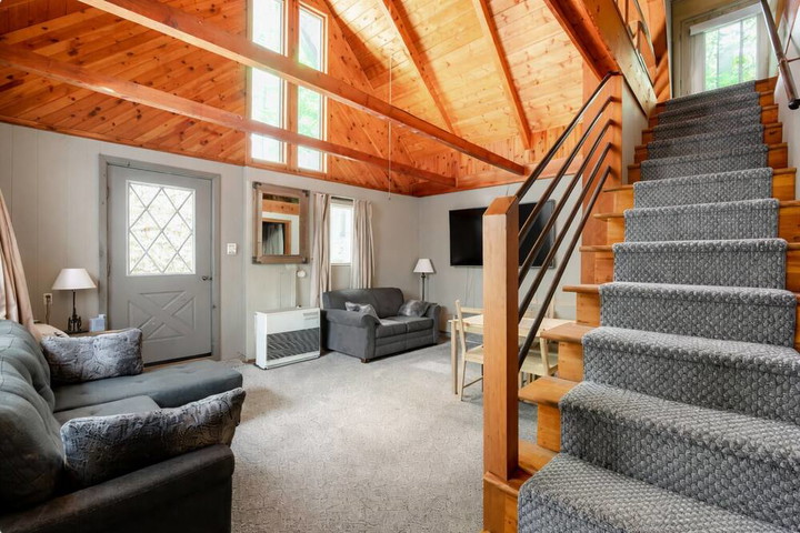 Pine Loft At Jay Chalet Is A Cozy Retreat For All Seasons - State of New York