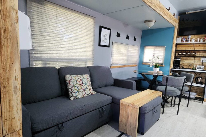Farmstay Cozy Camper. 10 Min To Downtown. 20 Miles To Sanibel. 30 Min To Airport - Fort Myers