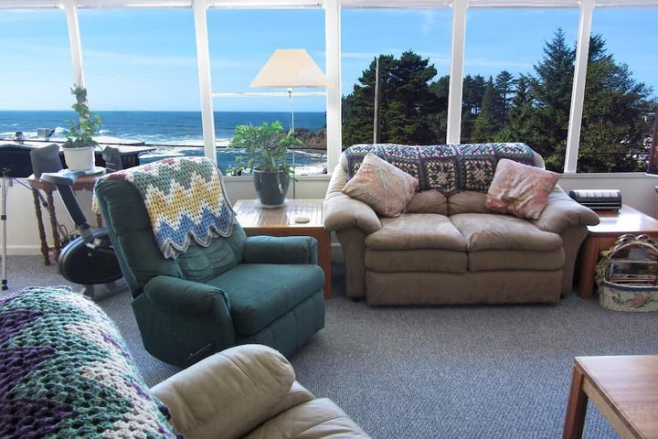 "Tidal Raves" Oceanview, Gas Fire, Wi-fi, City Center. Deck/bbq, Covered Parking - Depoe Bay, OR