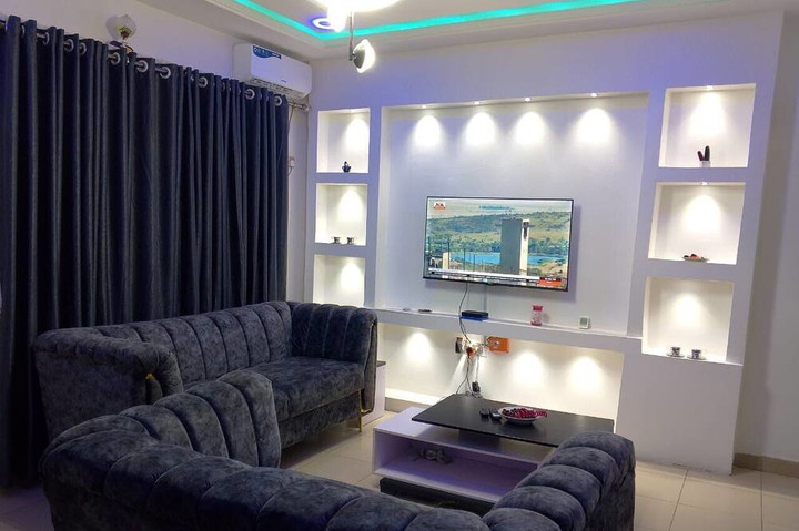2 Bed - Sleeps 4 - Aircon - Free Parking - Benin City