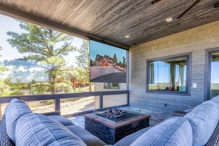 Luxury & Incredible Views! Ev Chrg, Hot Tub, Poker, 6bd 5.5ba, 1.6 Acres 4600 Sq Ft - Pinetop-Lakeside, AZ