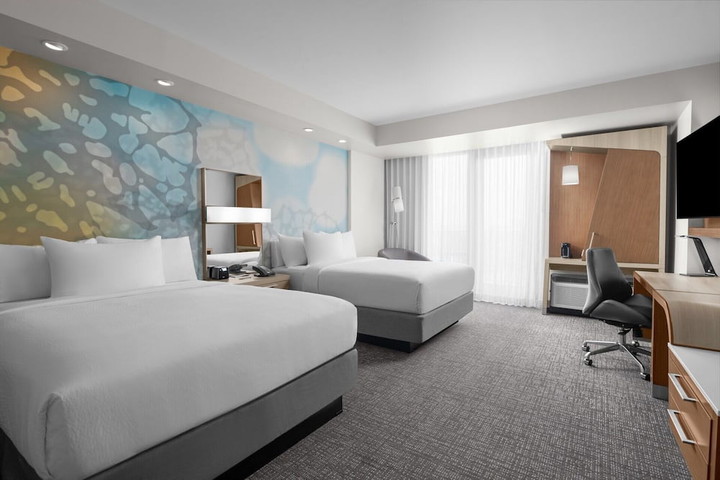 Bright 2 Queen Base | Beach Walk 0.3 Mi, Outdoor Pool & Rooftop Sips, By Pier 60 - Clearwater Beach, FL