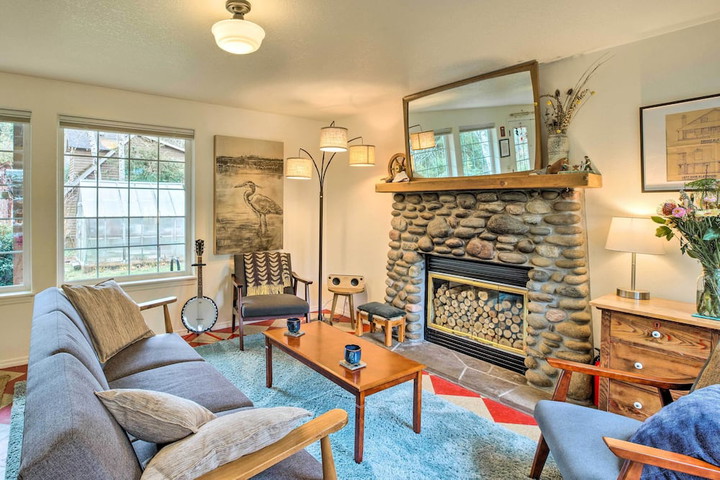 Charming Rockaway Beach House, Walk To Ocean! - Rockaway Beach, OR