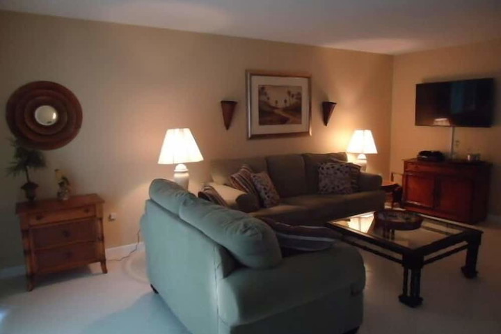 Ground Floor Luxury Villa Steps From Venice Beach - Venice, FL