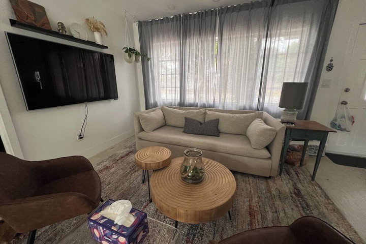 Newly Renovated Home Near Hard Rock Stadium And Major Highways! - Miami Gardens, FL
