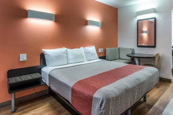 1 King Bed | Non-smoking - Texarkana, AR