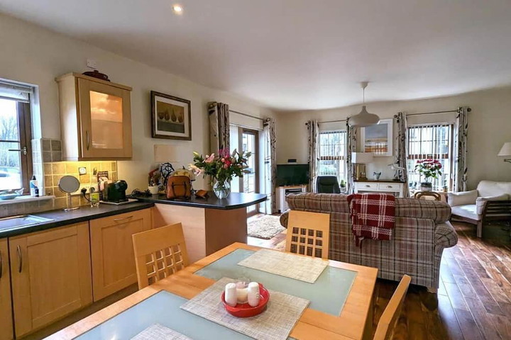 Dunadry Retreat -Spacious 2 Bedroom Ground Floor Apartment - Antrim
