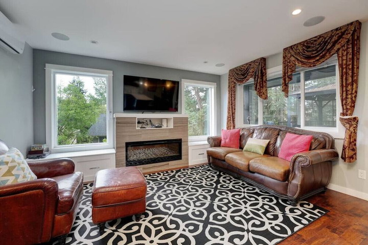 Modern Home In Victoria Bc - Langford