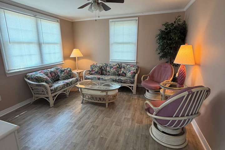 Charming Cottage With Sunset Views And Pet Friendly 2-bedroom Sleeps 6 In Wilson - Wilson, NC