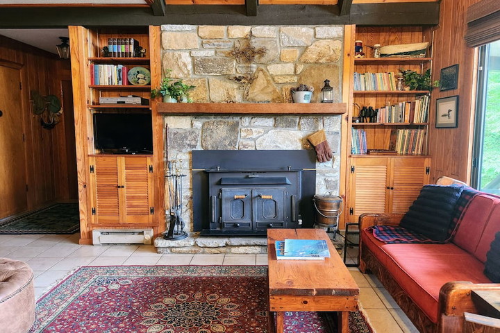 Classic Lakefront Cabin  Cool Mountain Vibes  12 Mins To Cashiers - Cashiers, NC