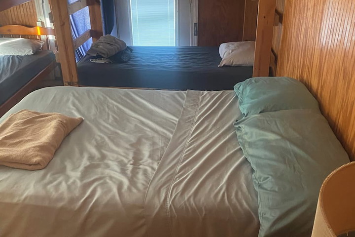 Spacious 5-bedroom Lodge In Brilliant Delacroix With Ac, Wifi - Louisiane