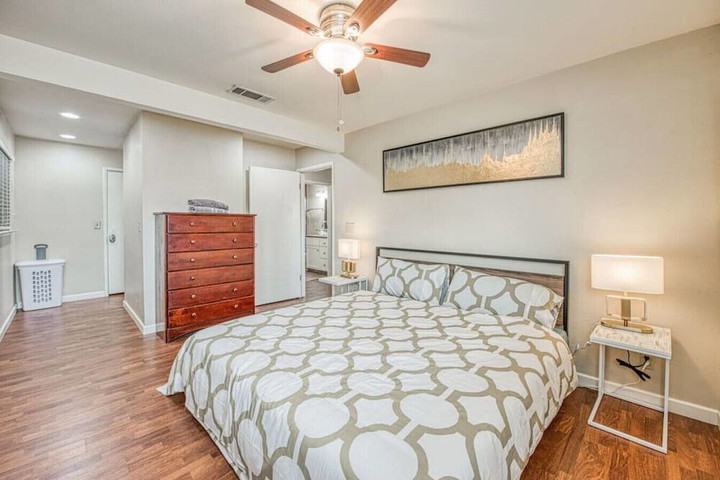 Pet Friendly Gem Near Fresno State Airport - Clovis, CA