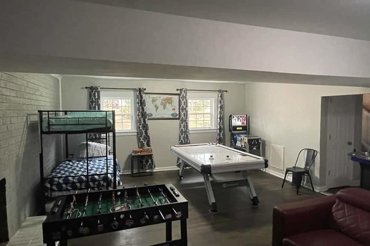 Modern 4br Home With Game Room & Outdoor Firepit - Cary, NC