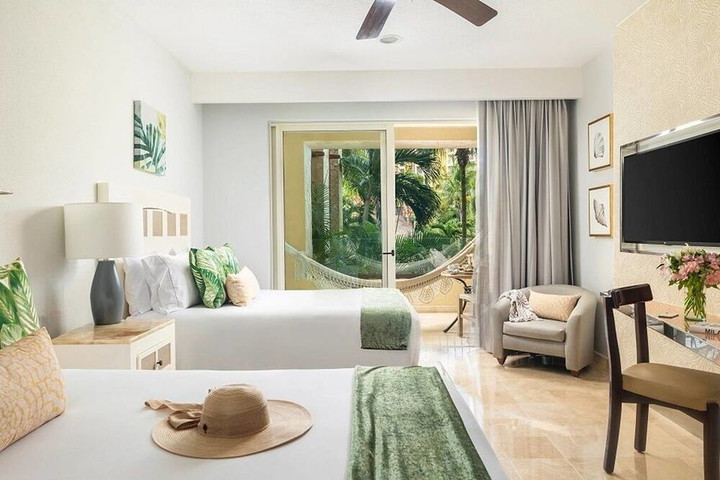 Cancun Paradise Found  2 Bedroom Suite With Resort Perks & Ocean Breeze - Isla Mujeres